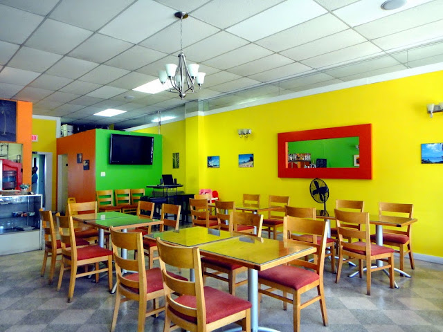 Sunny 飲飲食食: D Roti Shak (加勒比海的千里達風味餐館)