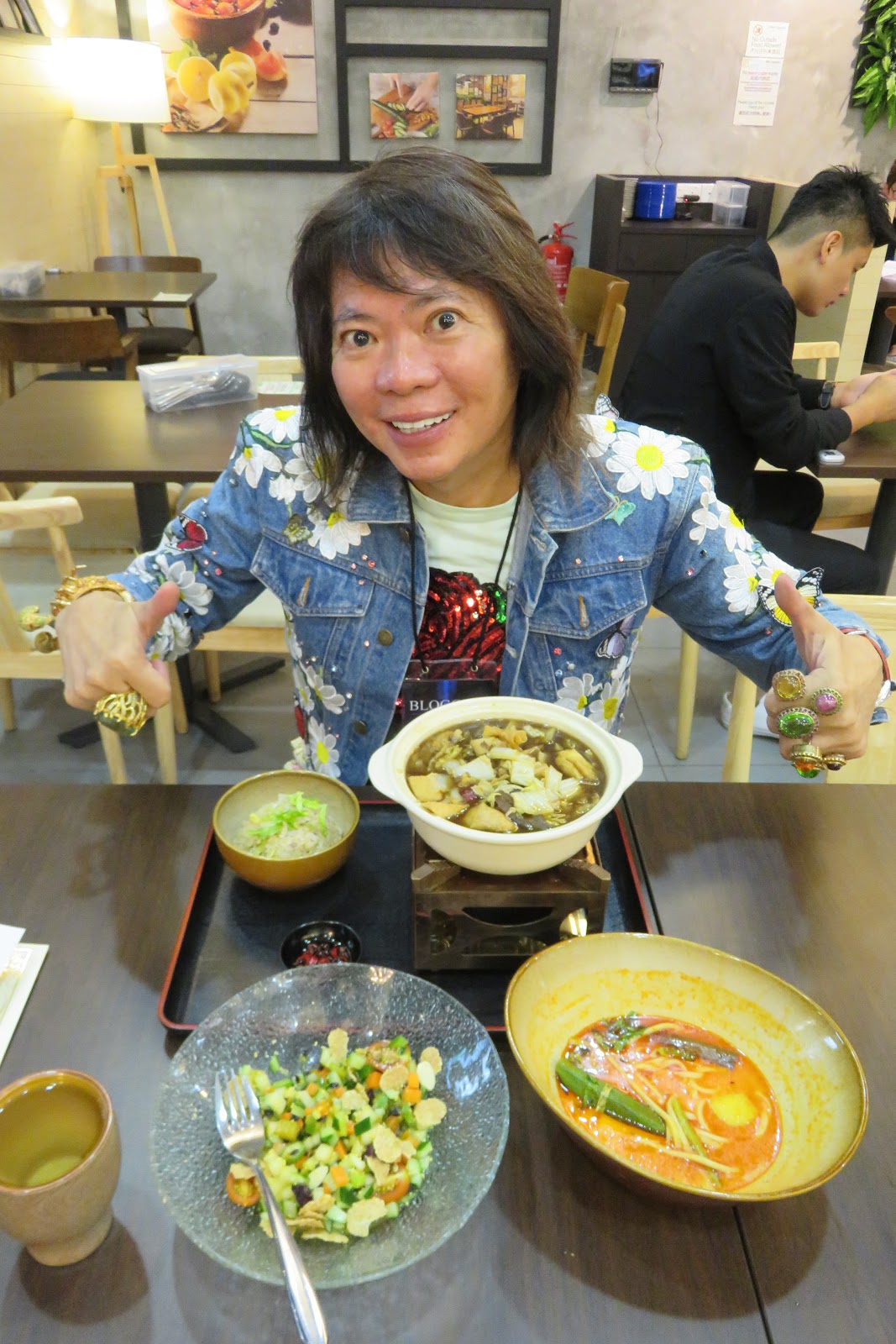 Kee Hua Chee Live!: PART 1---FEEDING MY FACE AT SKY AVENUE SOME 6,000 ...