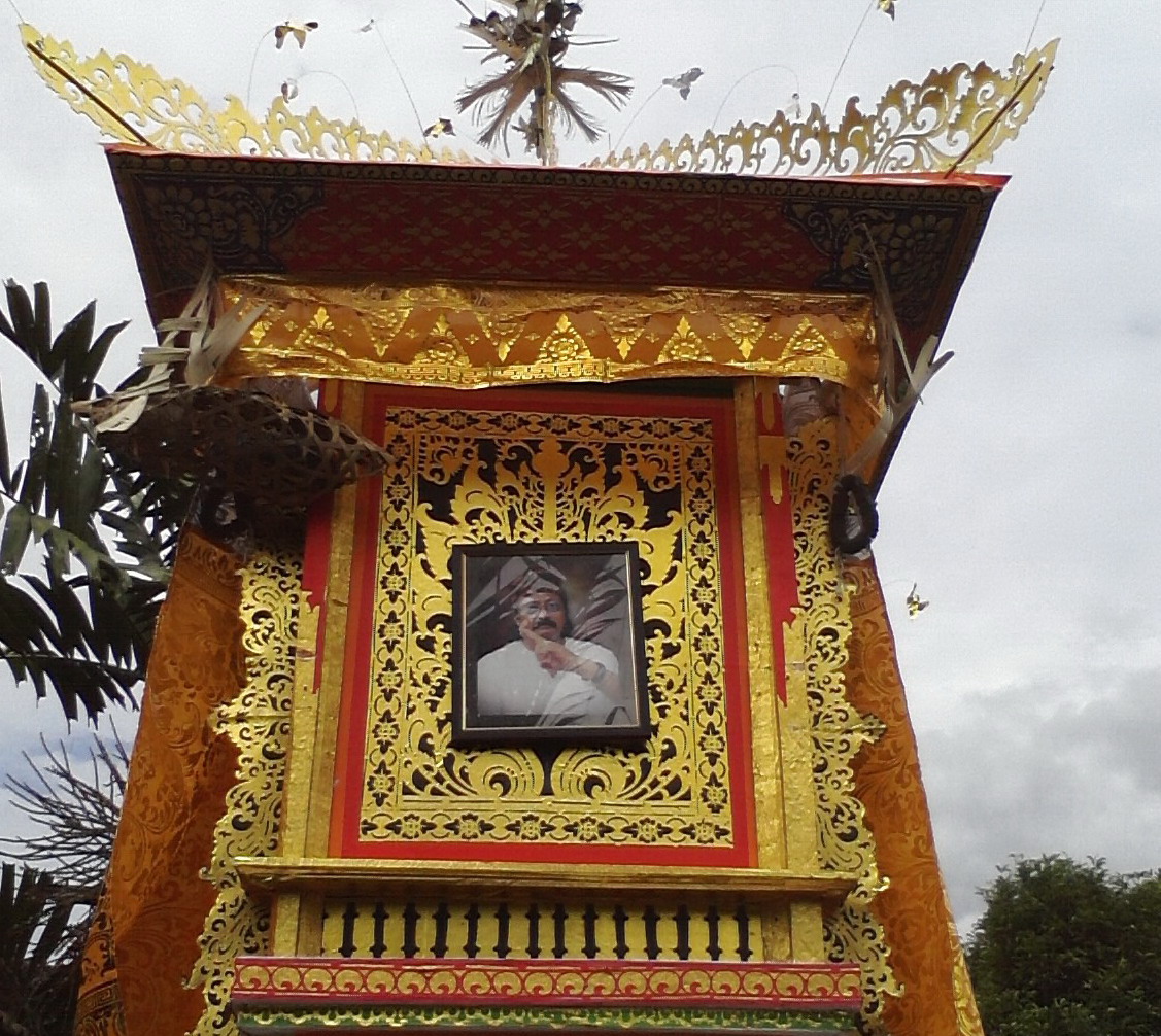 agungjayack@ gmail.com: Dominasi Ornamen Patra Punggel Pada Bangunan ...