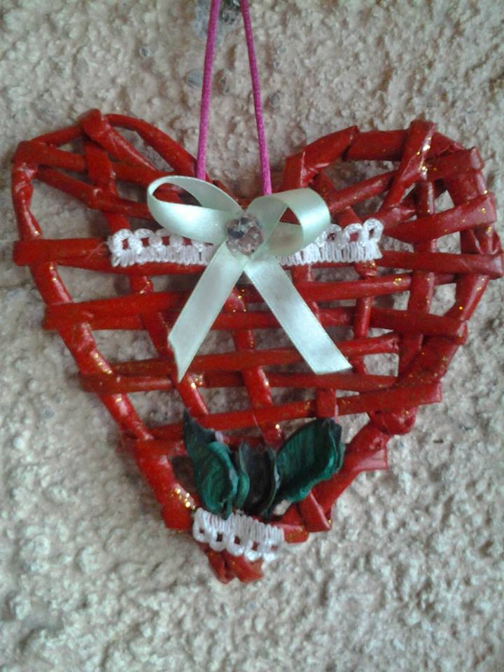 Mi Rincòn Creativo: Corazones Decorativos en Falso Mimbre
