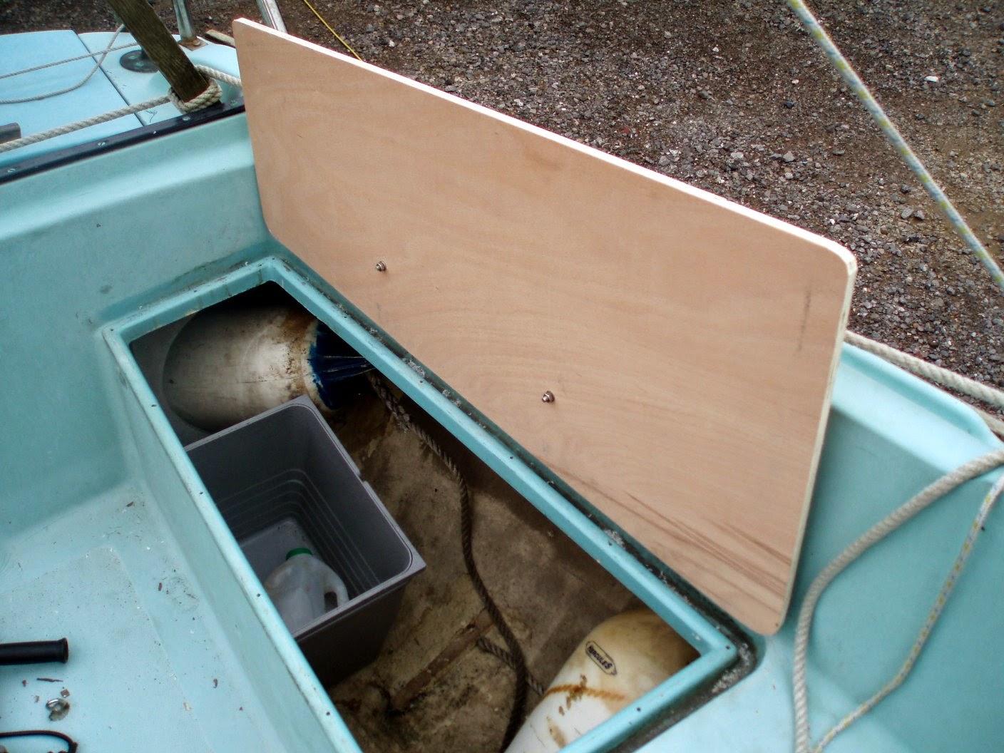 Ships Log - Yacht "Sparrow": Job #10 - Cockpit locker hinges - completed