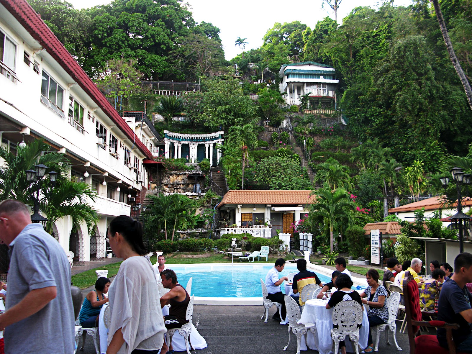 Swimming and Floating : My Paradise in Barrio Barretto