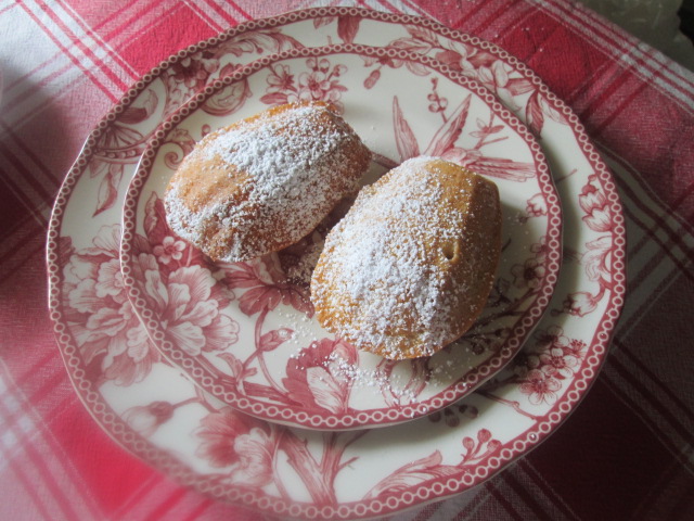 Canela kitchen (gloria): French madeleines (Magdalenas)