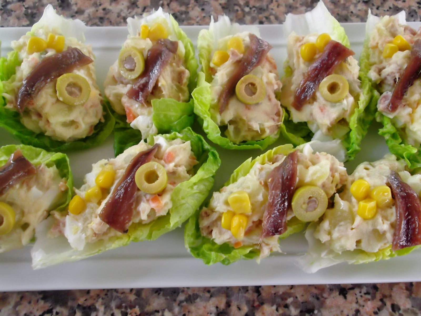 Hoy cocinamos .....: Cogollos de lechuga rellenos de ensaladilla