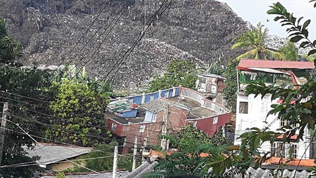 Meethotamulla garbage mountain collapses | Gossip Lanka Hot News - Sri ...