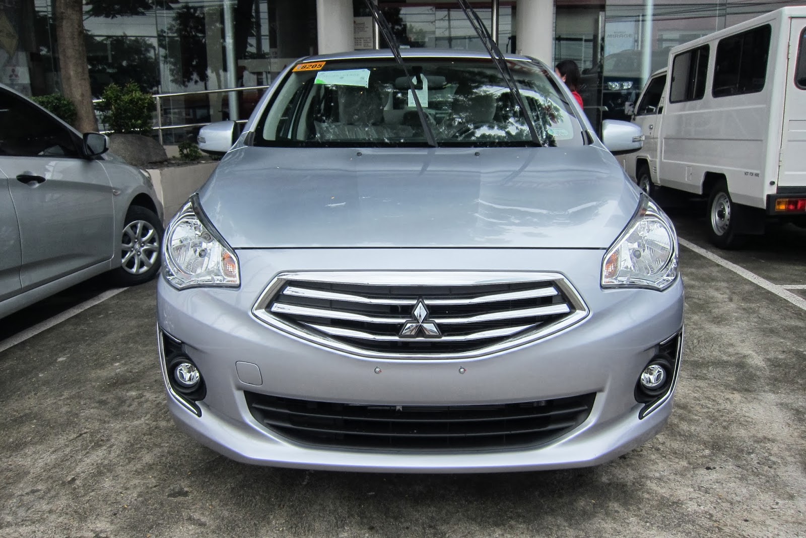 AUTO: Mitsubishi Mirage Sedan 2013