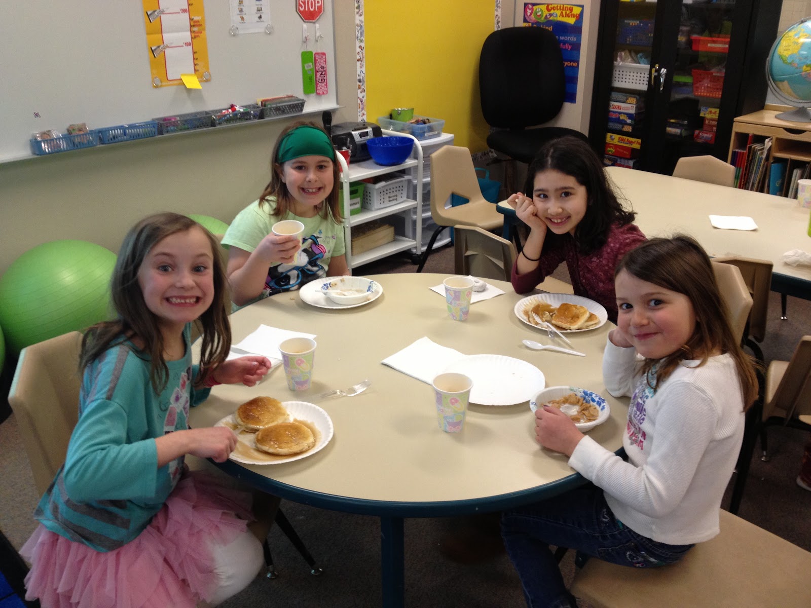 Mr. Deris' 2nd Grade Blog: Breakfast In the Classroom Photos