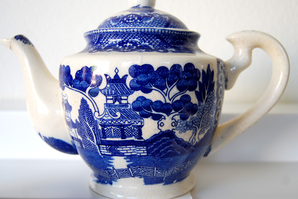 The Copycat Collector: COLLECTION #89: Blue Willow Pottery