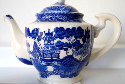 The Copycat Collector: COLLECTION #89: Blue Willow Pottery