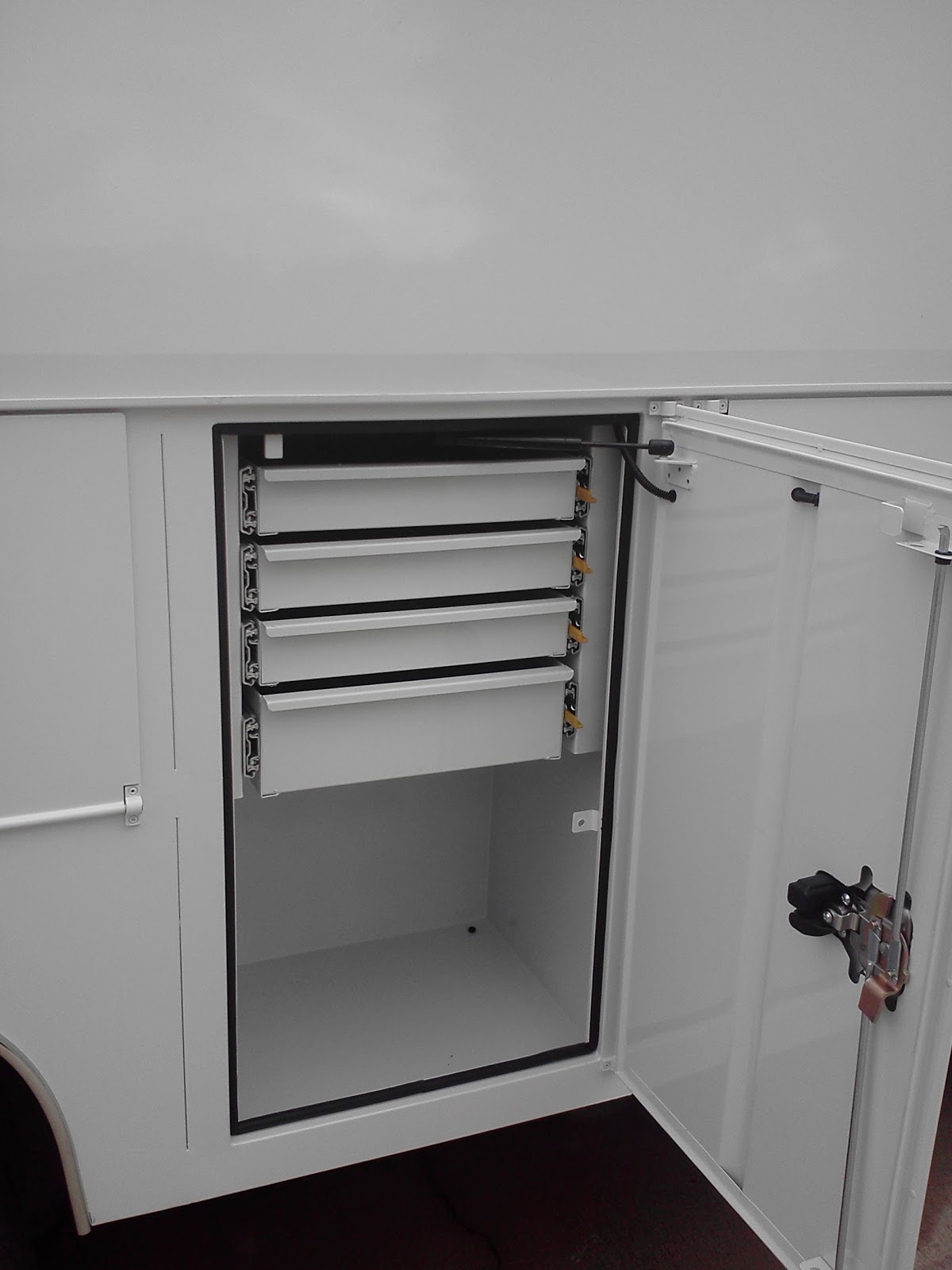 Harbor Truck Bodies Blog: Harbor Workmaster on Crew Cab With Roof Rack ...