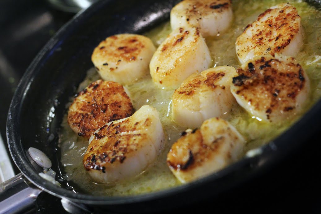 Lone Stars and Stripes: cheese tortellini with lime butter scallops