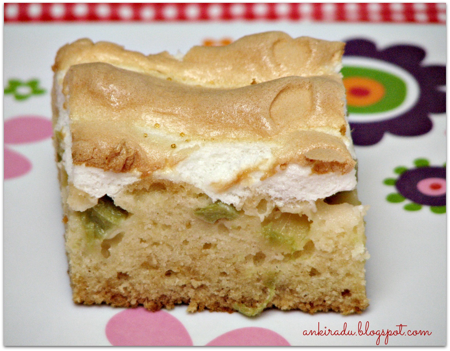 D'ale coconitelor: Prajitura cu rabarbar