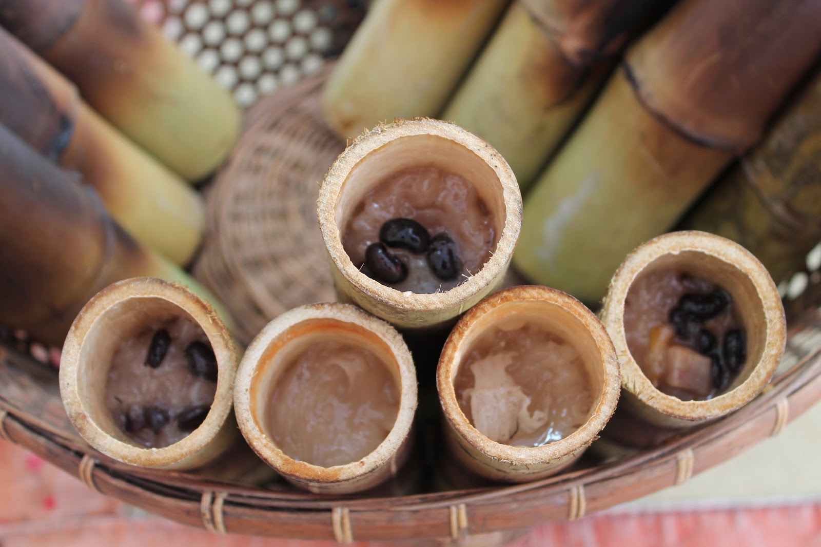 tim in bangkok: Street Foods - Sticky Rice In Bamboo (Khao Lham)
