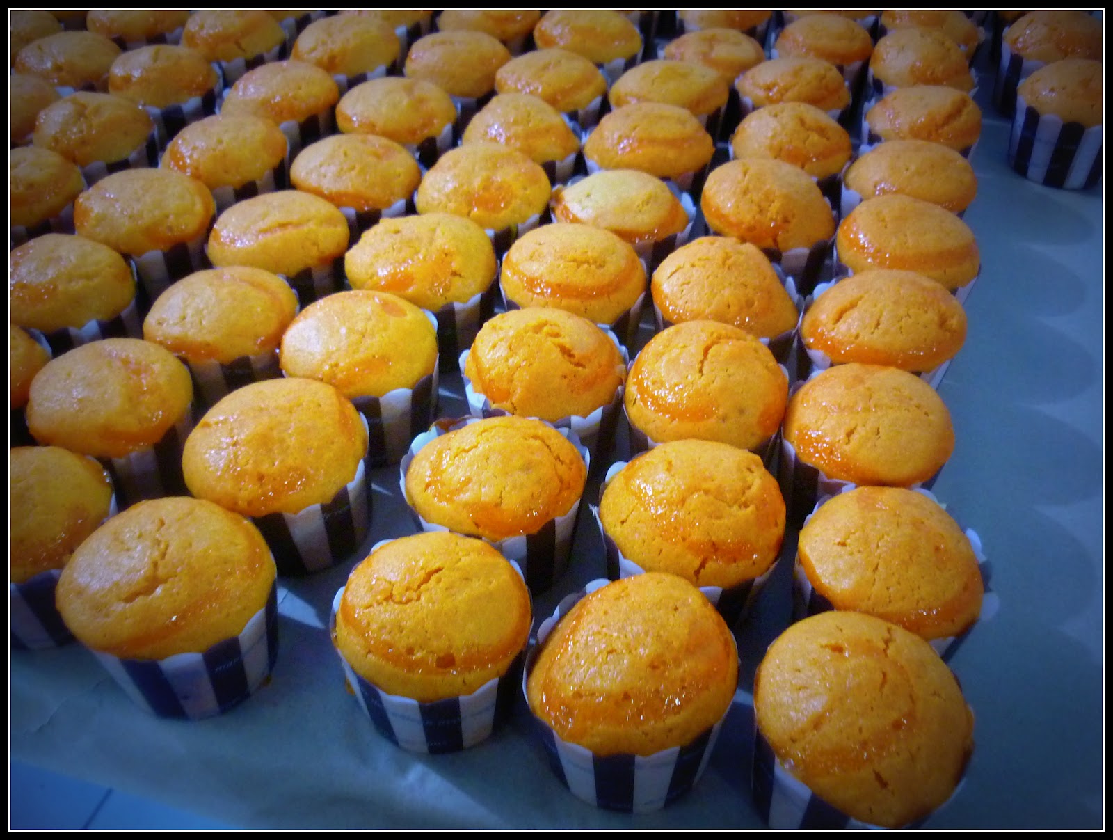 pandacookiss: Mun's muffins and apam pokadottt for wedding doorgift :D :D