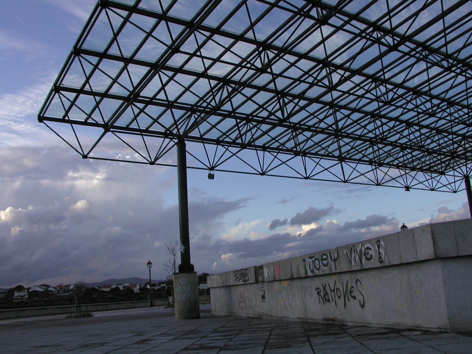 javierfuzzy: CONCIERTO DE NOTHING PLACES