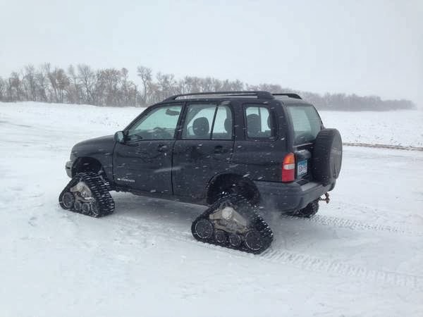 10k: Snowmageddon 2014: 2000 Chevrolet Tracker On Treads - DailyTurismo