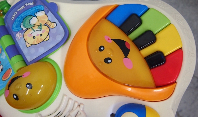 JuaiMurah: Fisher Price Learning Activity Table