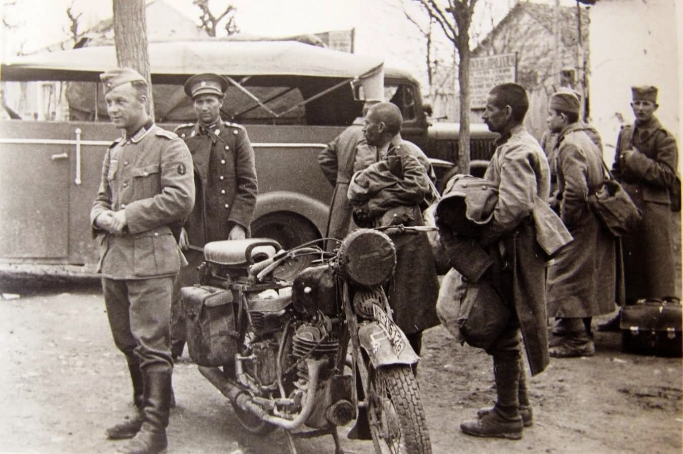 NAZI JERMAN: Foto Sepeda Motor Puch