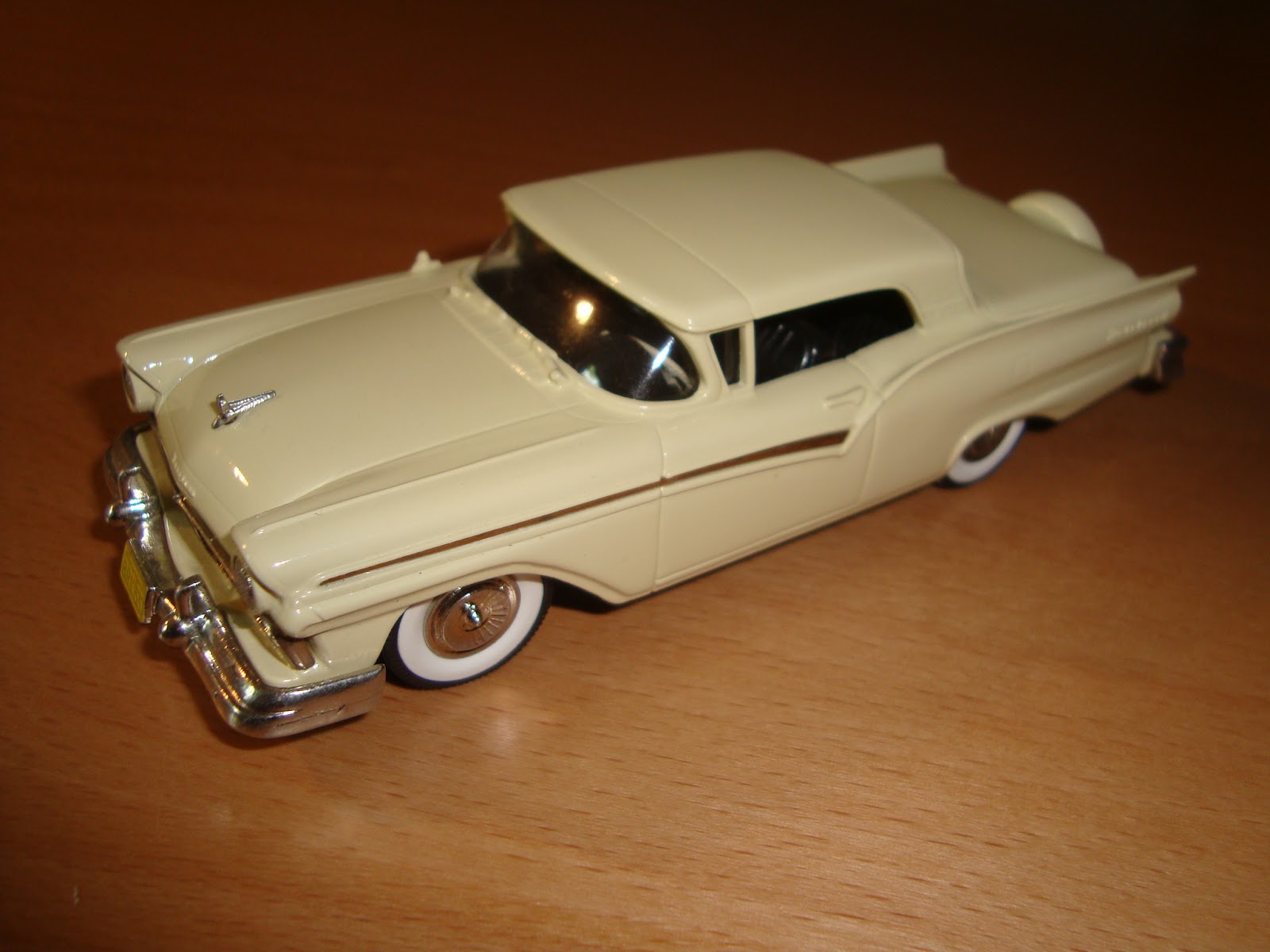 Oscar's Classic Model Cars Collection: 1957 Ford Fireline