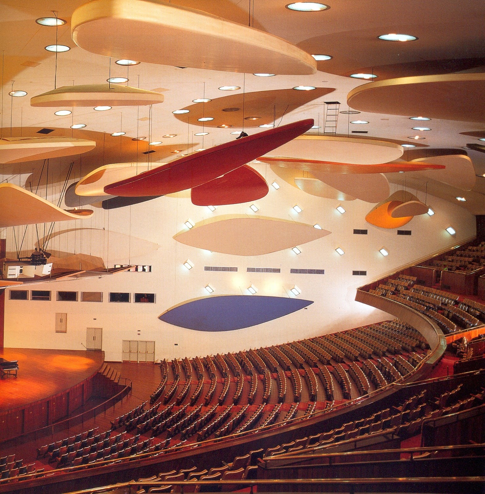 Nubes de Calder. Aula Magna UCV | Guao