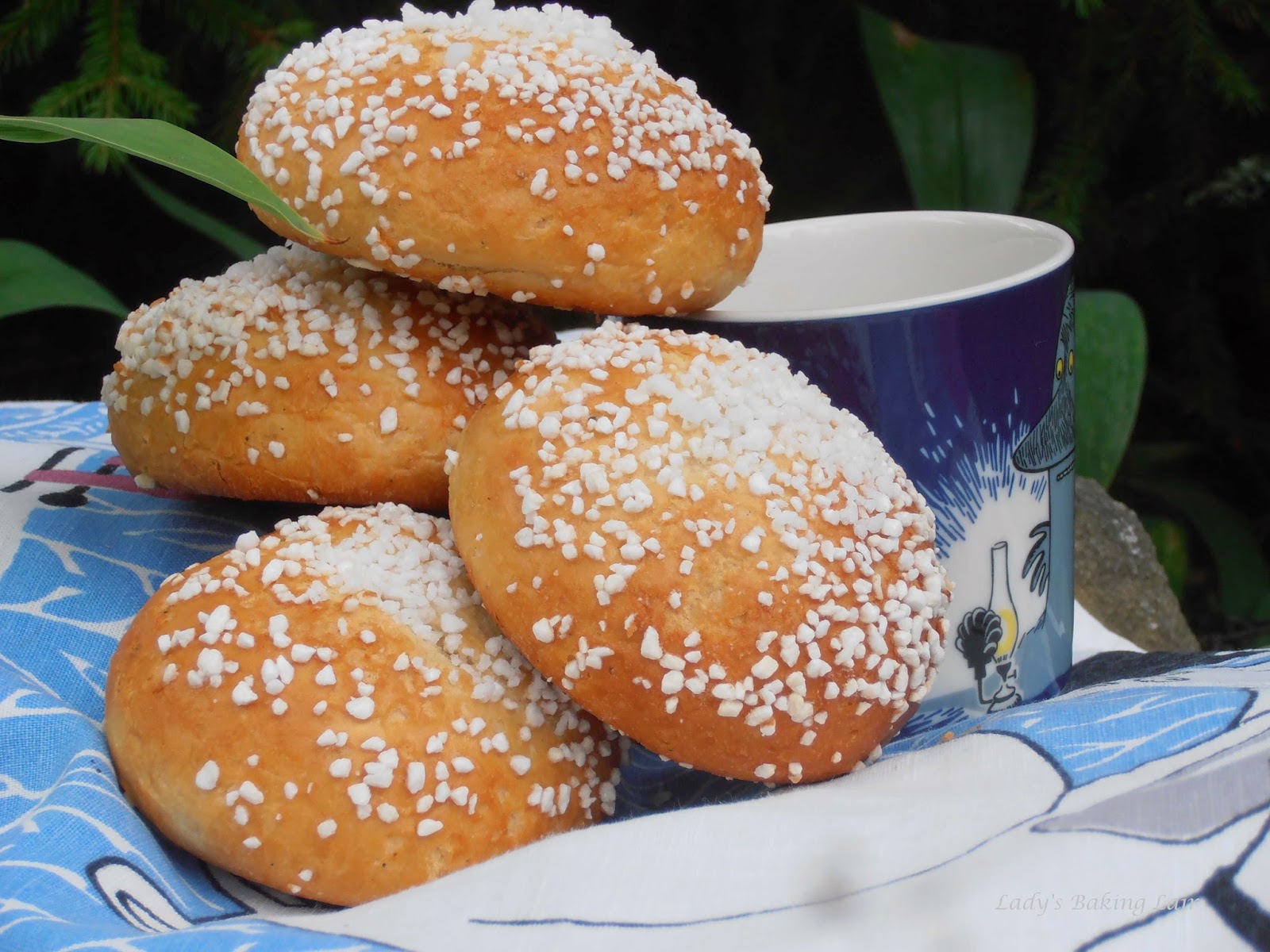 Lady's Baking Lair: Finnish bun - Finnish Pulla