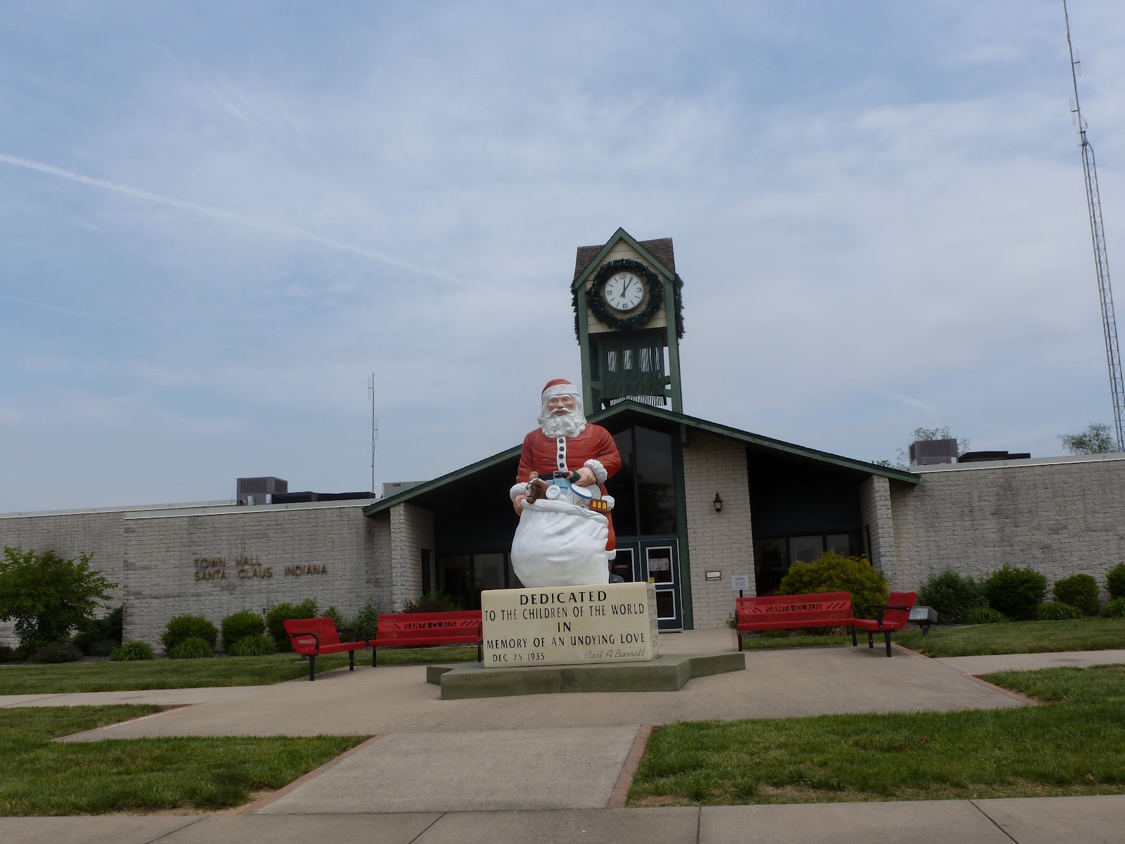 Kentucky Travels: Santa Claus Statues in Santa Claus Indiana