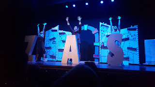 Blog de una madre desesperada: Magia, baile, ilusión y mucho ritmo en Zas de Magic Pablo