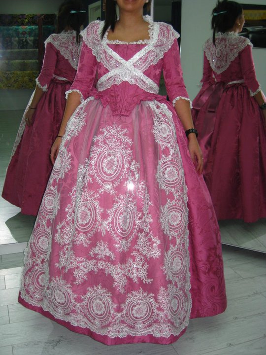 ENTRE TELAS: MUCHO MÁS SOBRE INDUMENTARIA