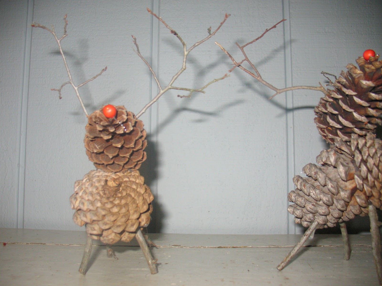 The Busy Bucharoo: Pine Cone Reindeer