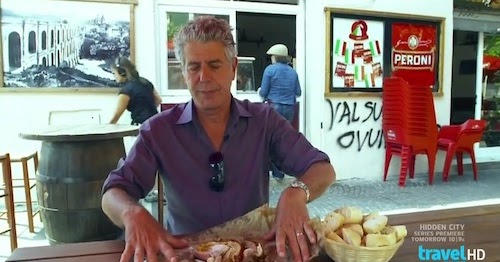 ITALIAN FOODIE: BOURDAIN Eats PORCHETTA in ROME