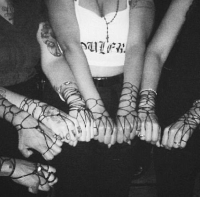 Chola Style and Culture: 40 Fascinating Vintage Photos of Latina Gangs ...