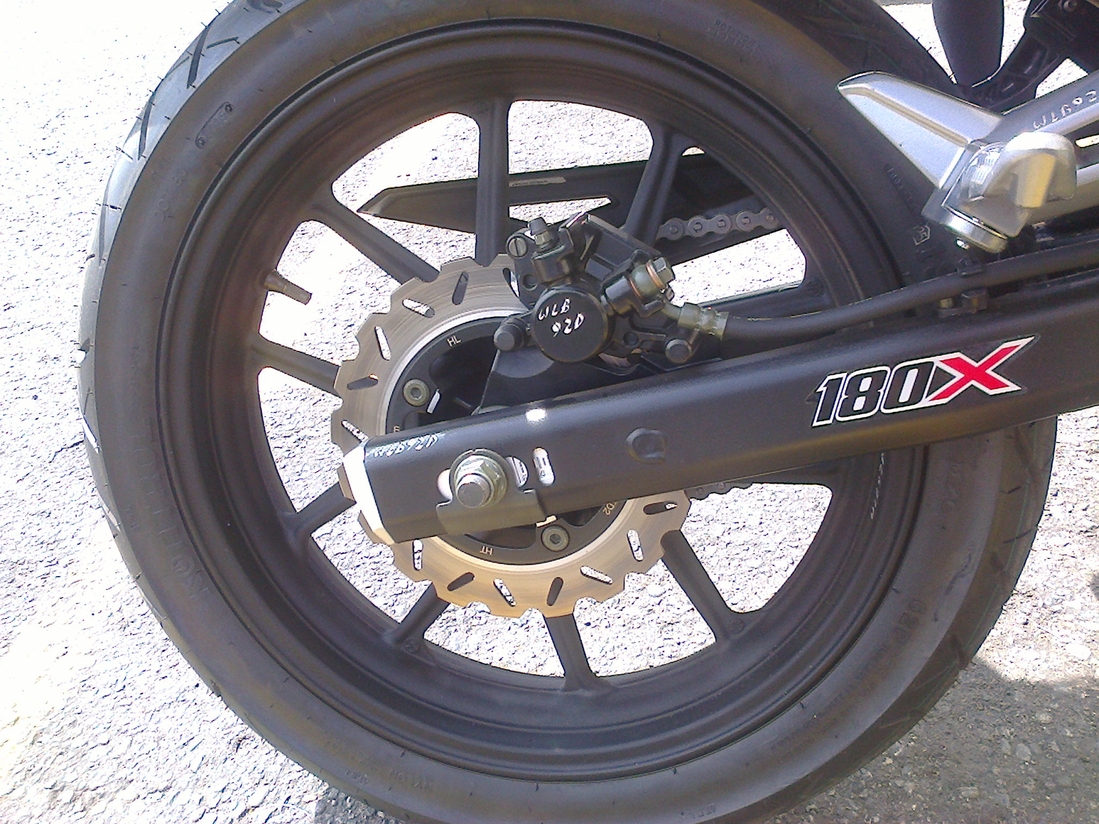 VIAJANDO EN MOTO: TTX 180 de AKT