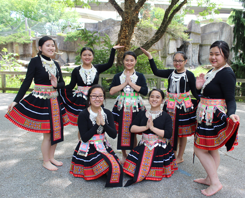 Dan Hanson's Blog: Traditional Hmong Dances at Cleveland Metroparks Zoo