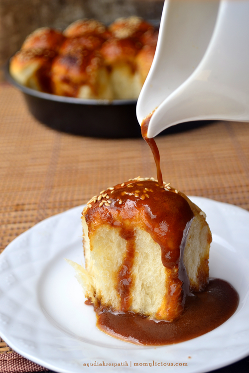 Bee Hives Bread [Bread with Butterscotch Sauce] | Momylicious