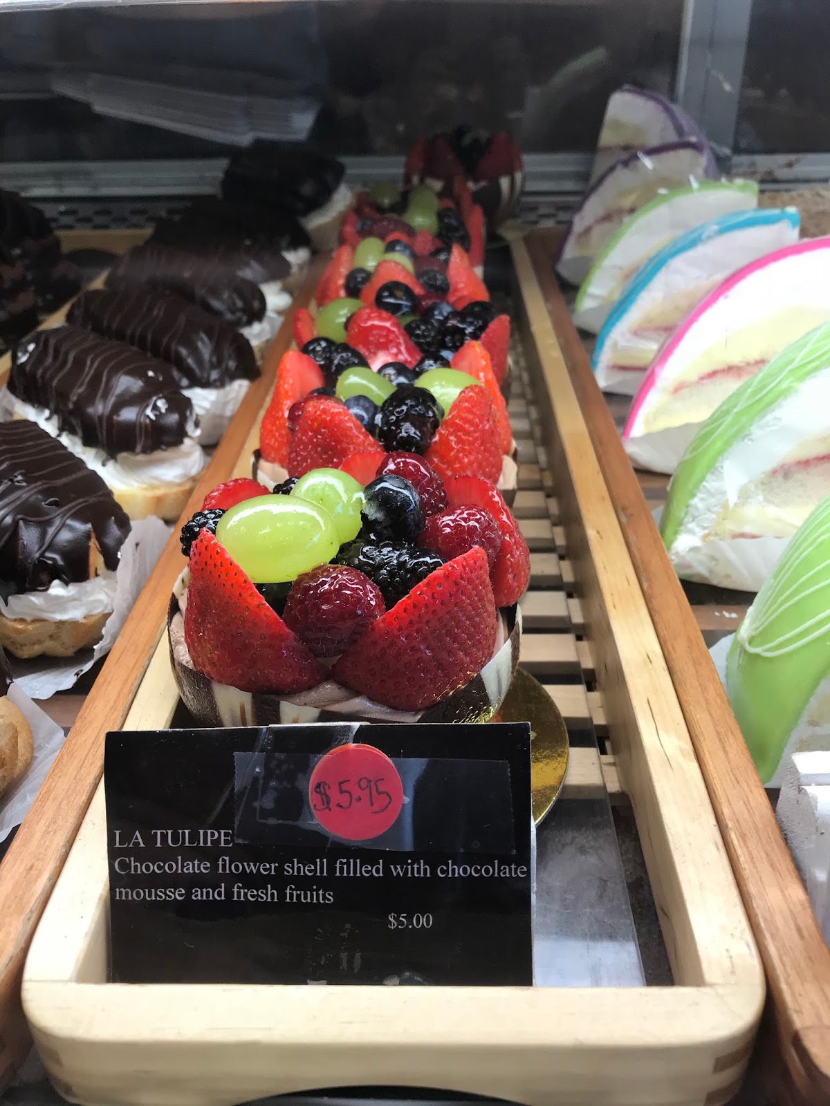 The Pastry Chef's Baking: Bakery Review: La Patisserie