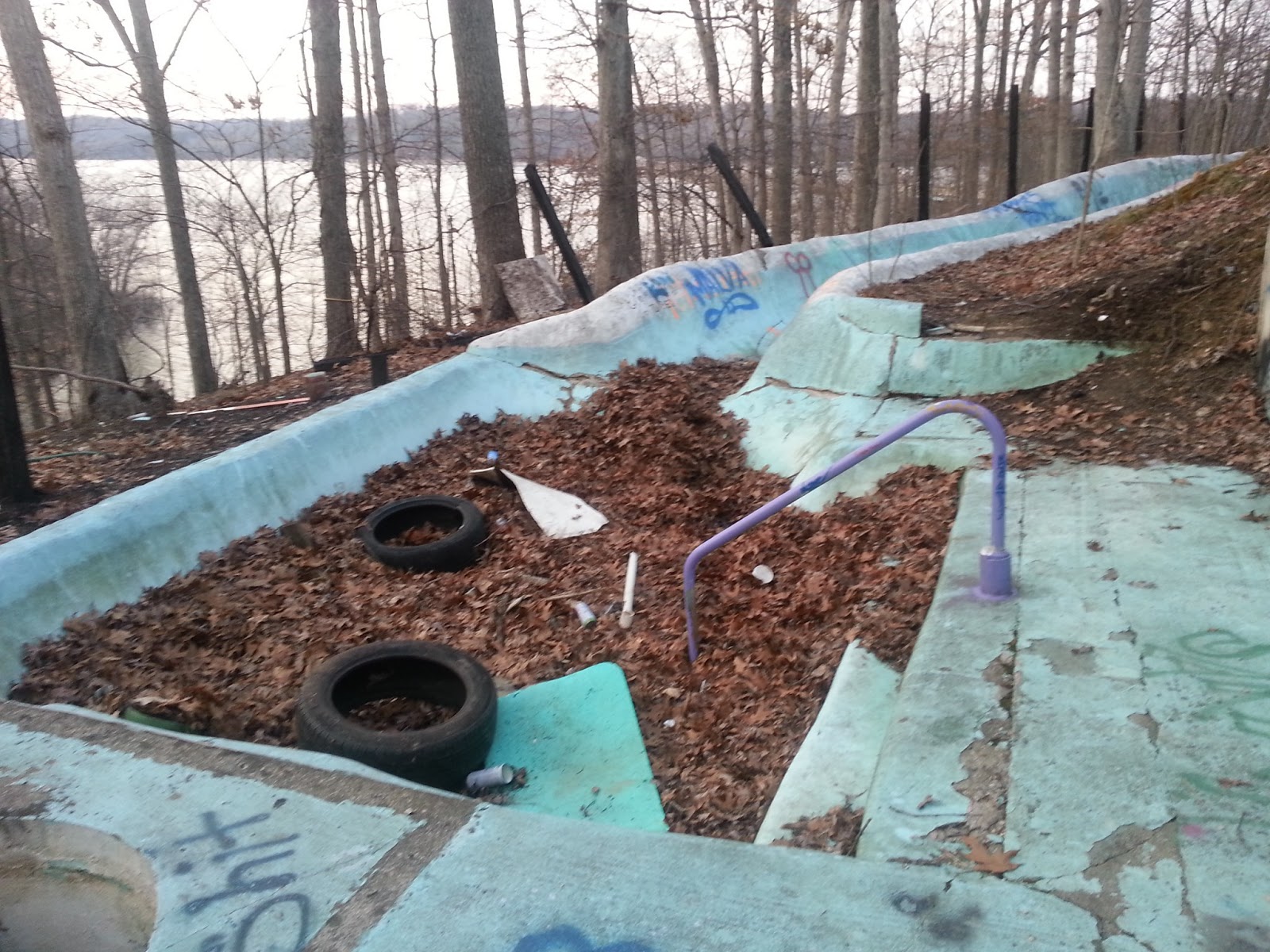 Eerie Indiana: The abandoned Zoom Floom Waterpark - Bloomington, Indiana