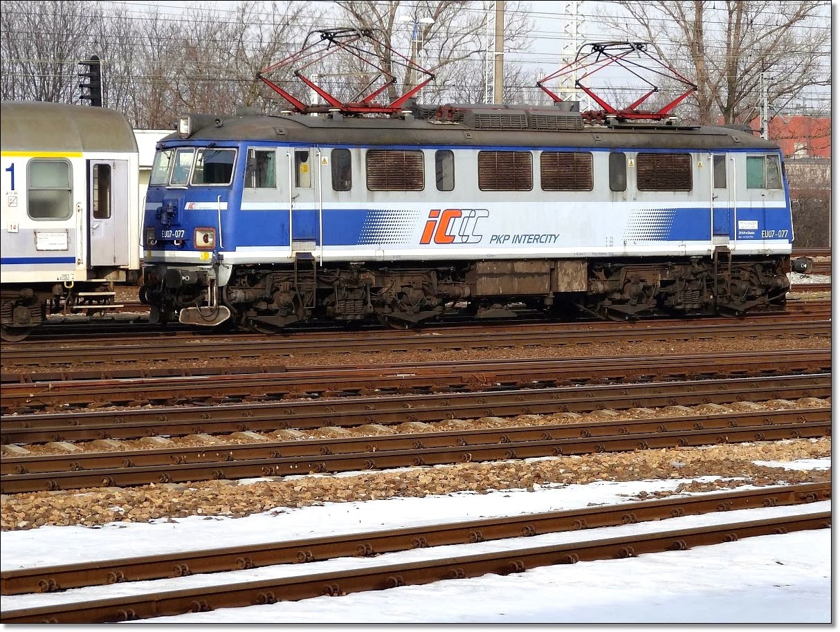 EU07-077 na stacji Warszawa Wschodnia | Torowy