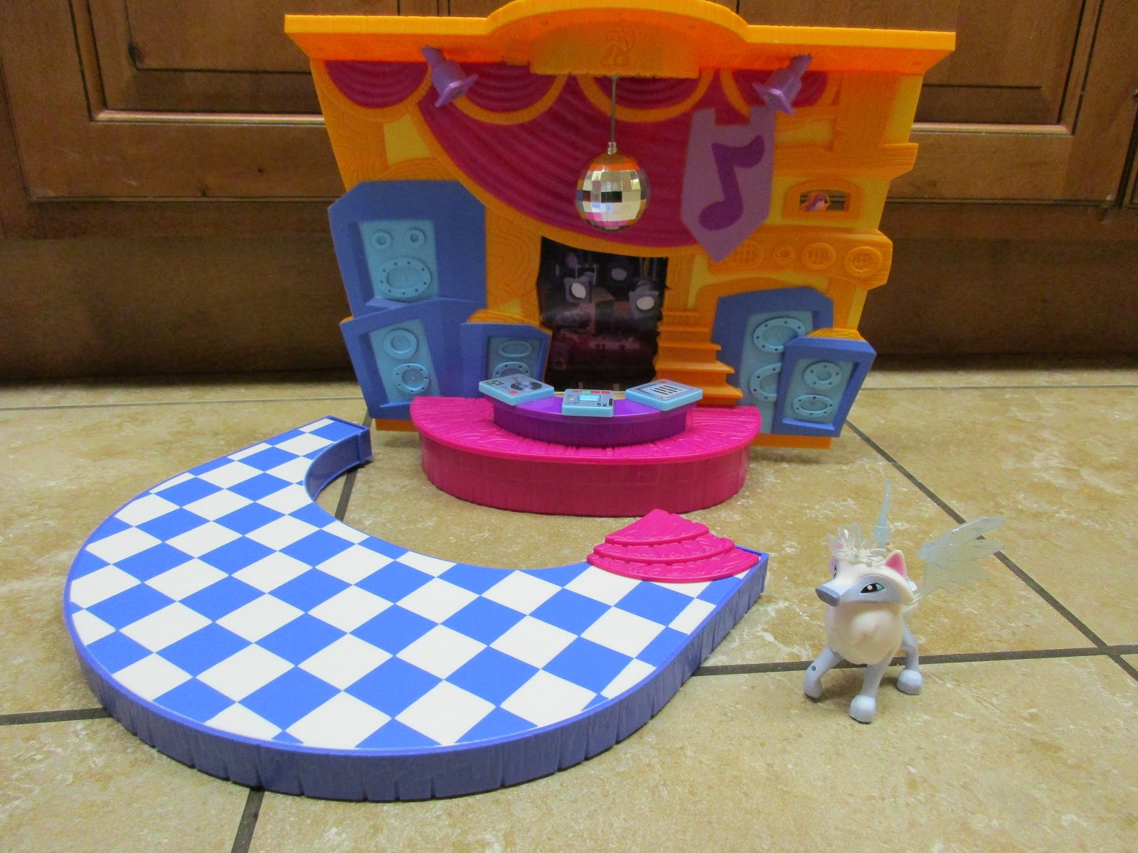 The Animal Jam Whip: Animal Jam Club Geoz Toy Review