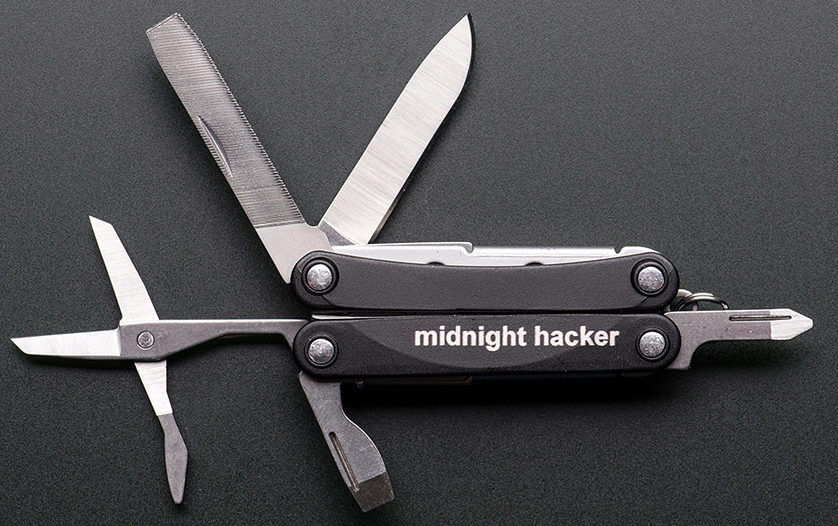 葉難: 電工用迷你工具鉗Midnight Hacker（開箱文）