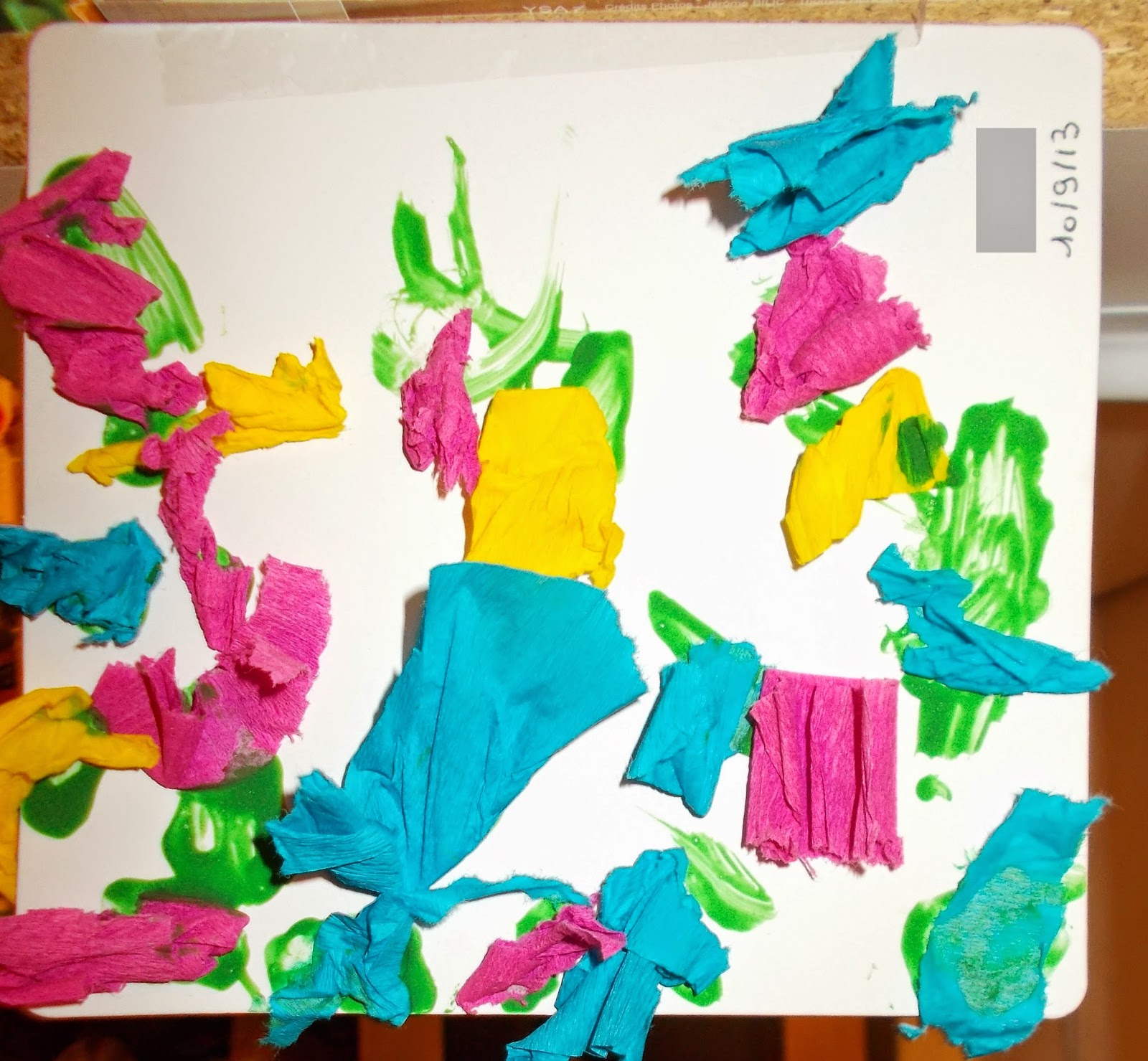 L'esprit vient en jouant: Collage de papier crépon tout simplement