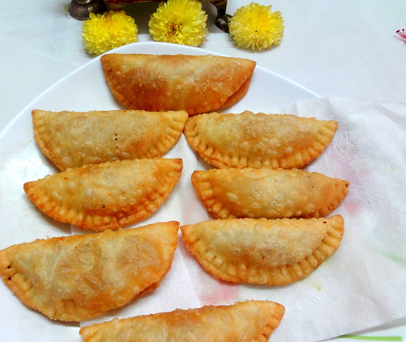 Karchikai / Karanji / Kajjikayalu / Sweet Somas