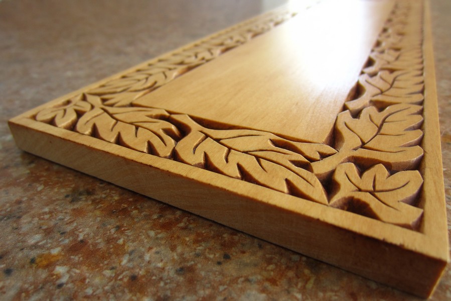 Ales the woodcarver: Chip carved leaf border on a practise board