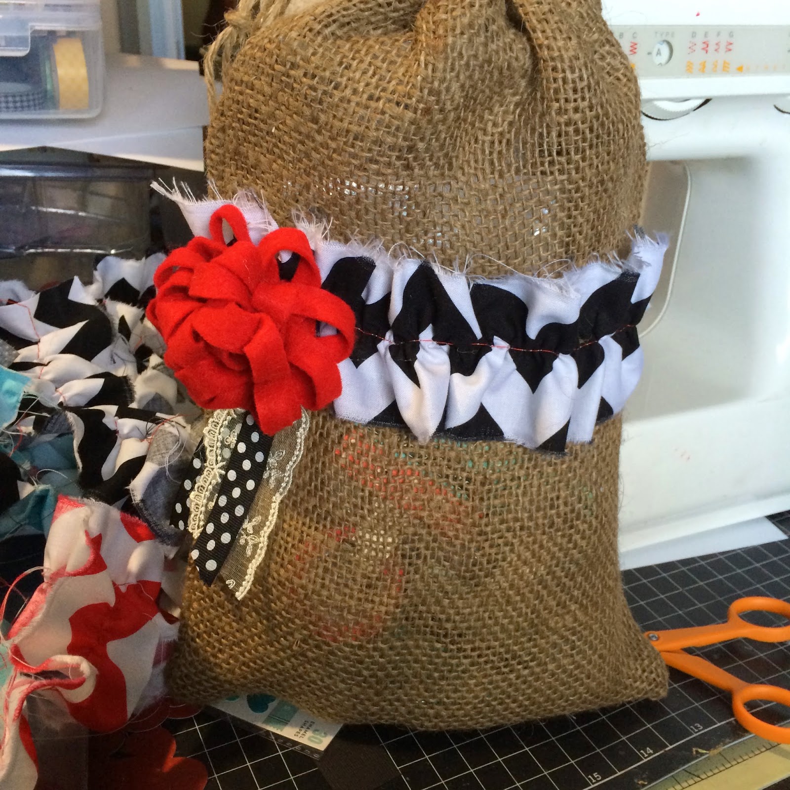 Allred Design Blog: Inspired by Pinterest: Craft Tip Burlap Bag