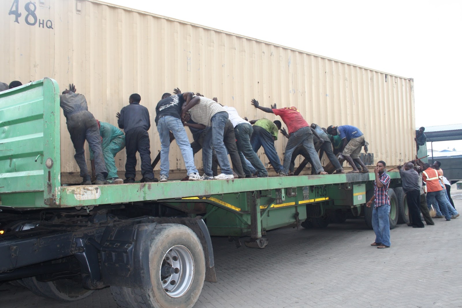 TOLLE Media Blog: USANGU LOGISTICS WALAZIMIKA KUNYANYUA MIZIGO KWA ...