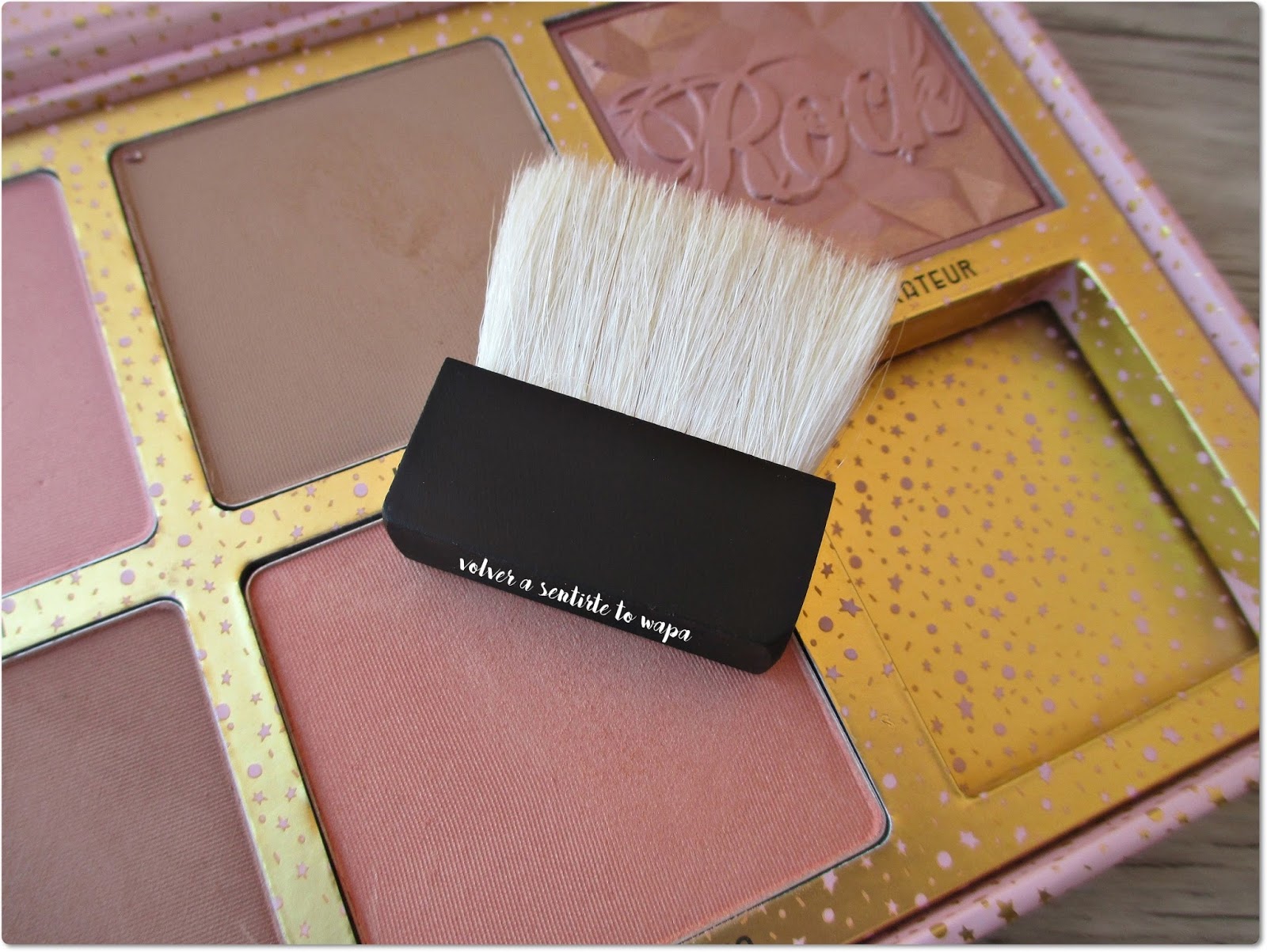 Volver a Sentirte to Wapa - Blog de belleza: 5 blushes de Benefit al ...