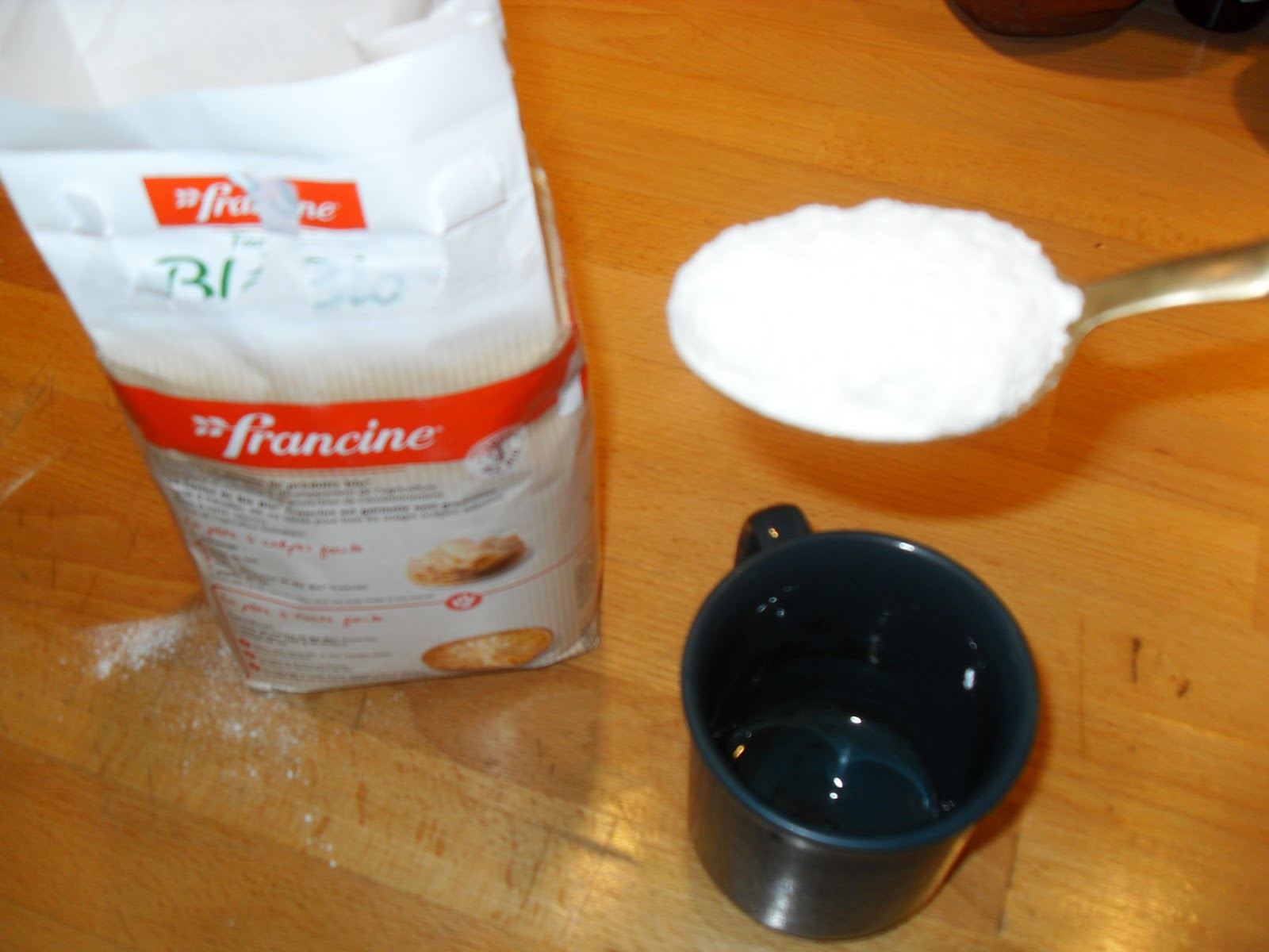 Dire Dire Souvenir: Faire de la colle naturelle avec de la farine!