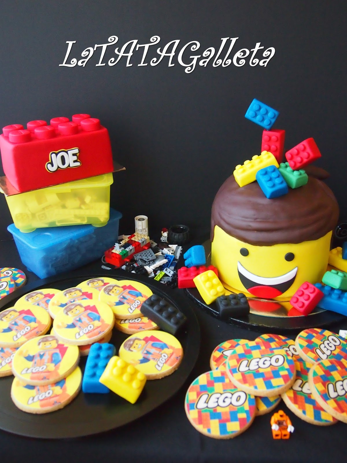 LaTATAGalleta: CONJUNTO CUMPLEAÑOS TARTAS Y GALLETAS "LEGO EMMET"