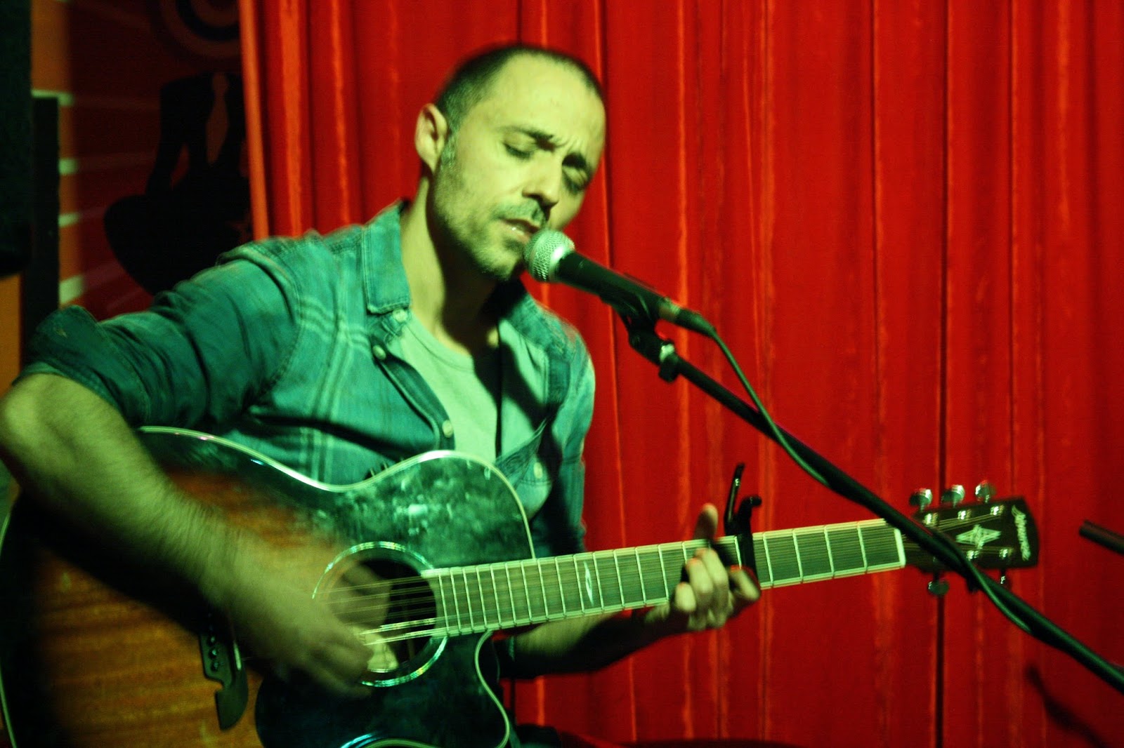 Adrian Levi - dELUXE Pop Club Valencia - 10/04/2015. - ALQUIMIA SONORA