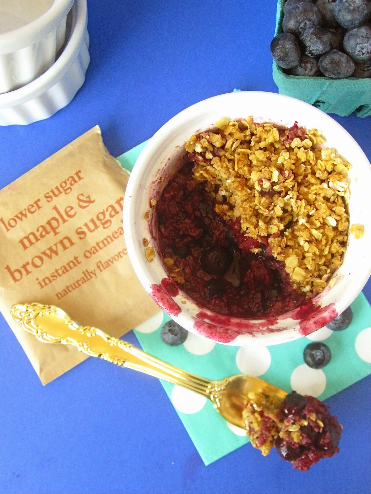 {VIDEO} 5-Minute Skinny Microwave Berry Crisp in a Mug (with sugar-free ...