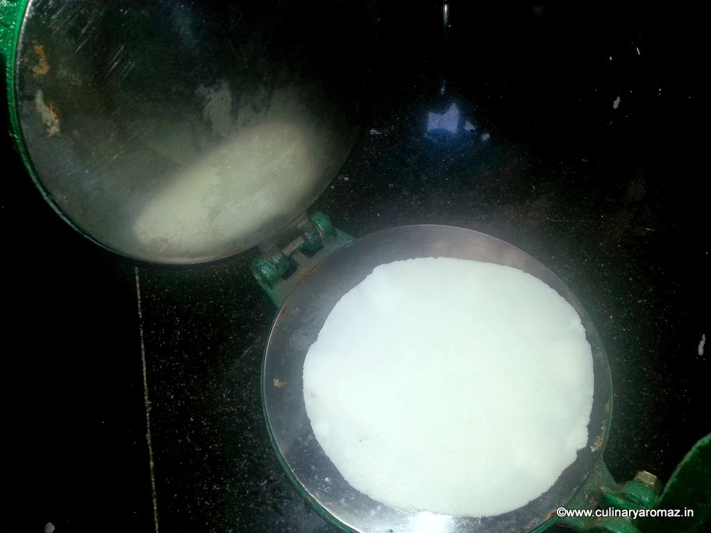 Culinary Aromaz: Ari Pathiri (Flattened Rice Powder Bread)